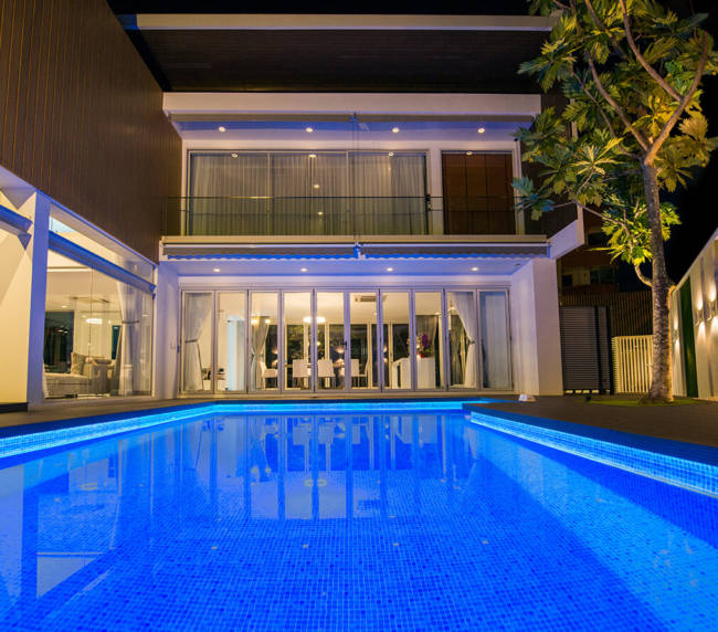 ผลงาน – สระดา วินชี บลู - เจ.ดี.พูลส์