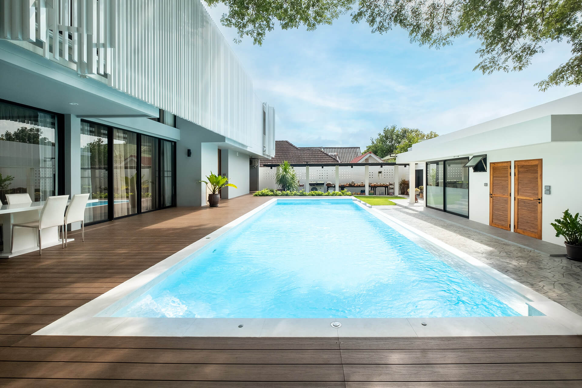 สระว่ายน้ำ Da Vinci Blue สระว่ายน้ำระดับพรีเมียม - เจ.ดี.พูลส์